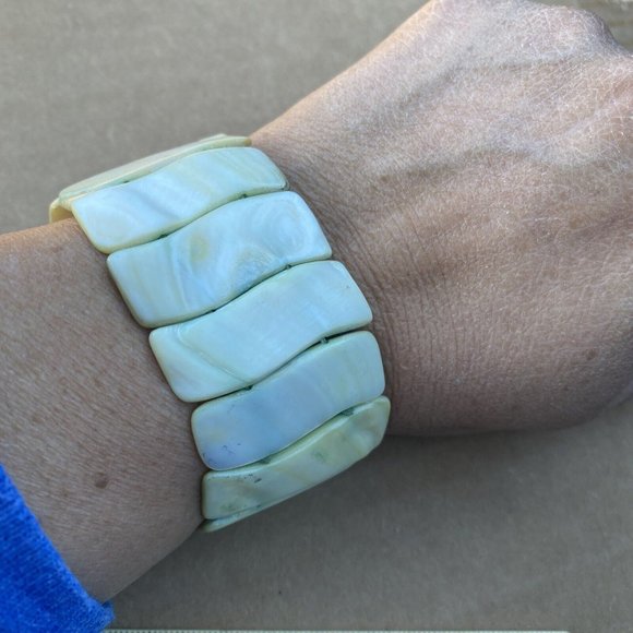 Unbranded | Jewelry | Seashell Stretch Bracelet Green Marbled Mother Of Pearl Slices ...